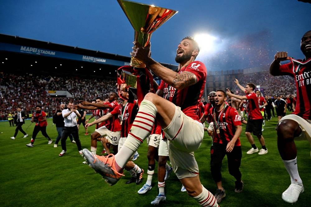 AC Milan win first Serie A title in 11 years after final-day victory at ...
