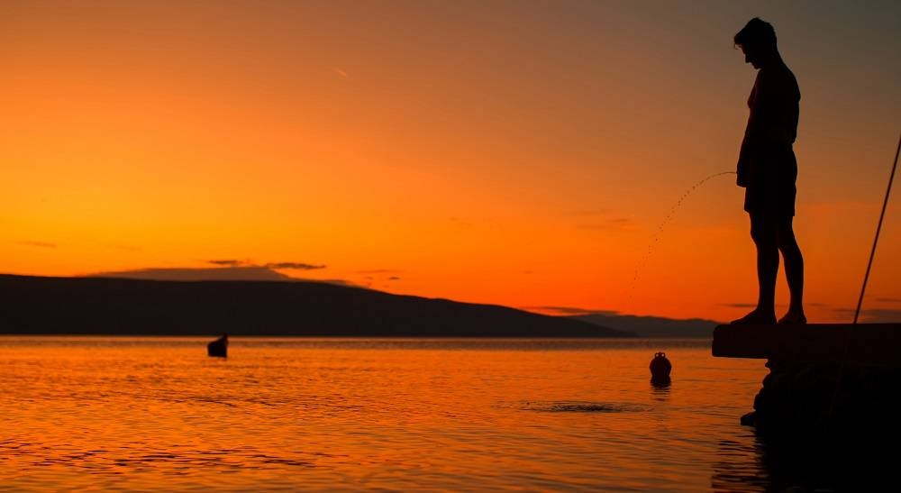 Vacationers could face fines for peeing in the sea at this Spanish ...