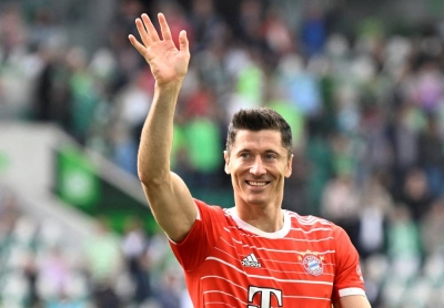 Lewandowski bids farewell to Bayern staff after rocky Barcelona move ...