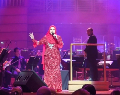 Singer Aishah preps for court appearance to claim bungalow land prize ...