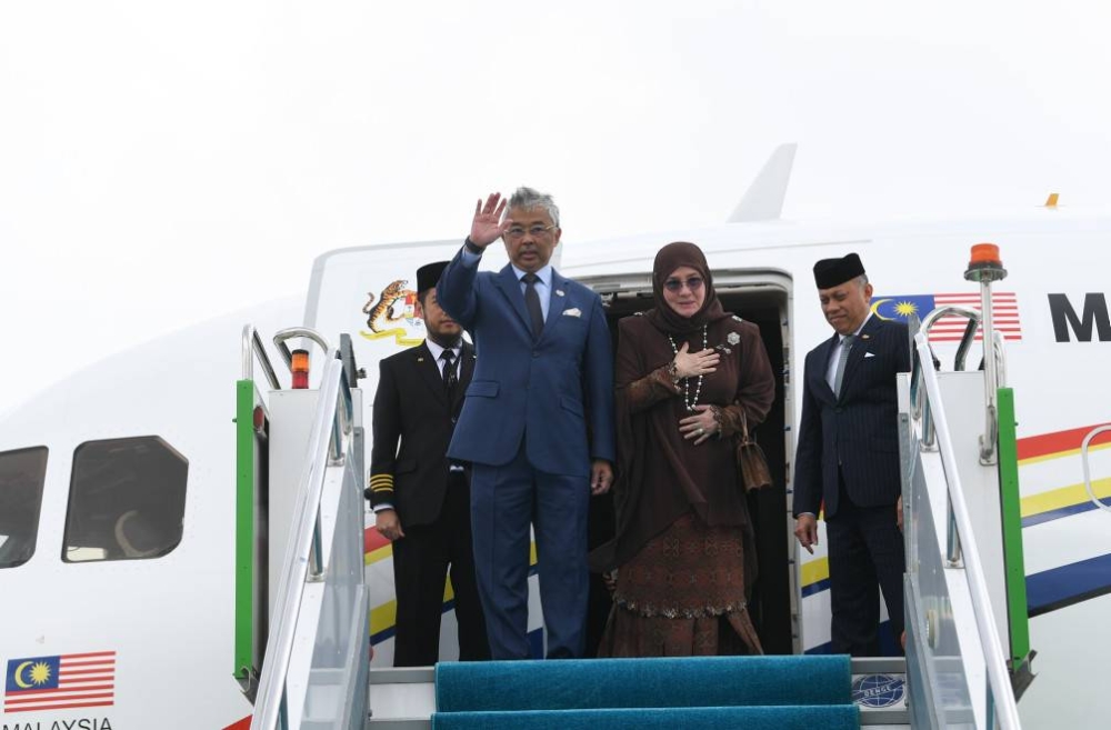 King, Queen arrive home after trip to Turkey | Malay Mail