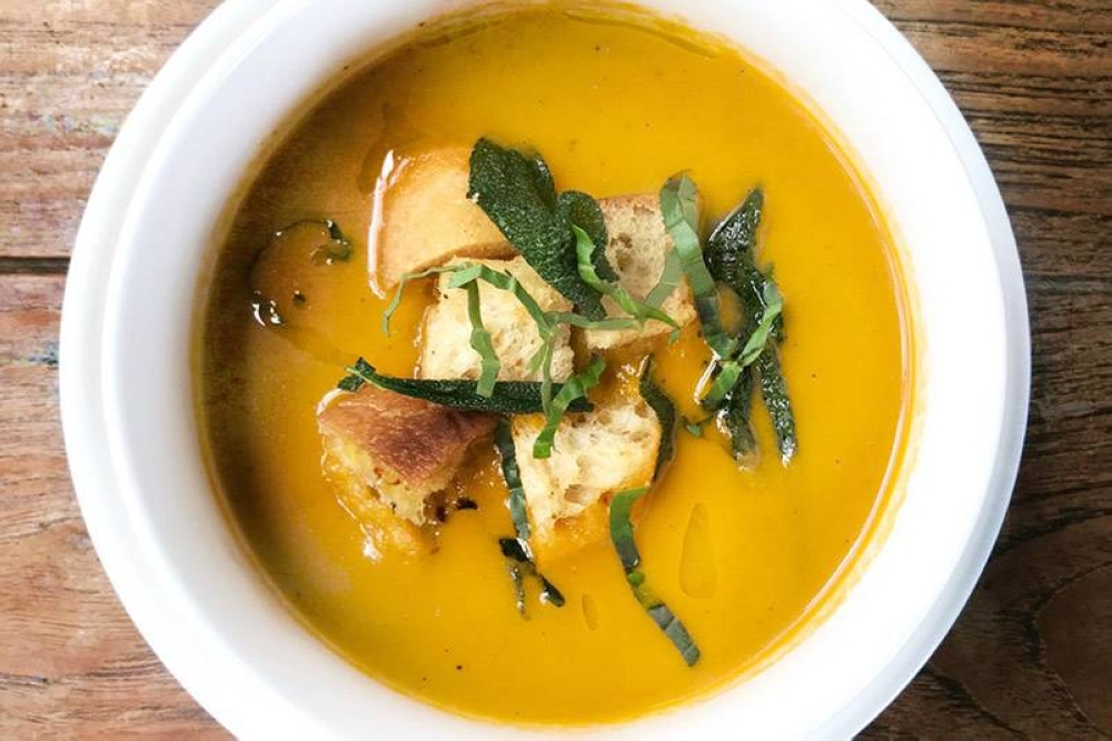 Golden, sweet and creamy, this mango carrot soup is full of umami from ...