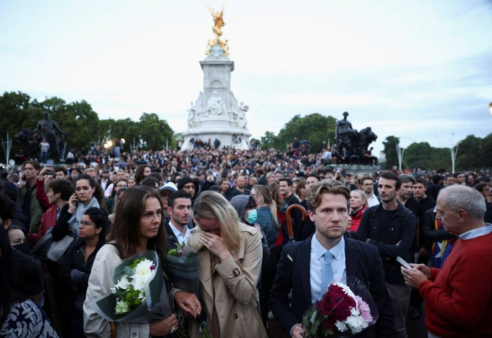 Mournful ‘God Save the Queen’ rings out at Buckingham Palace | Malay Mail