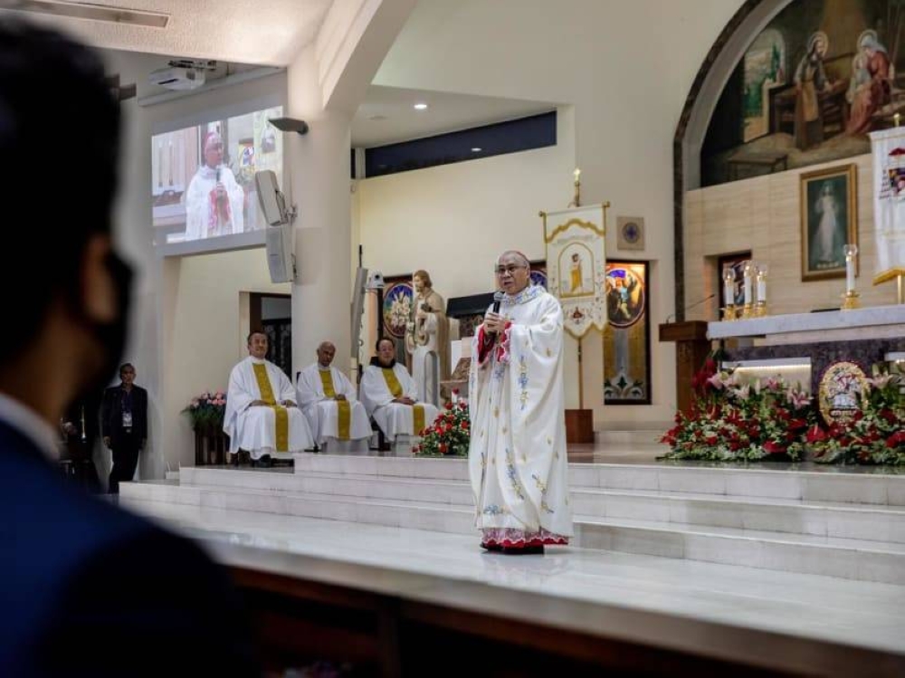 Singapore’s first Catholic cardinal vows to promote unity and love ...