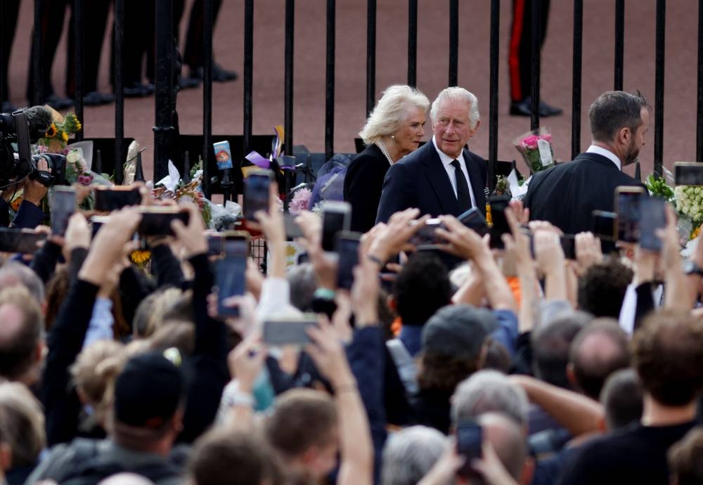 Crowds cheer King Charles ahead of address to nation mourning queen ...