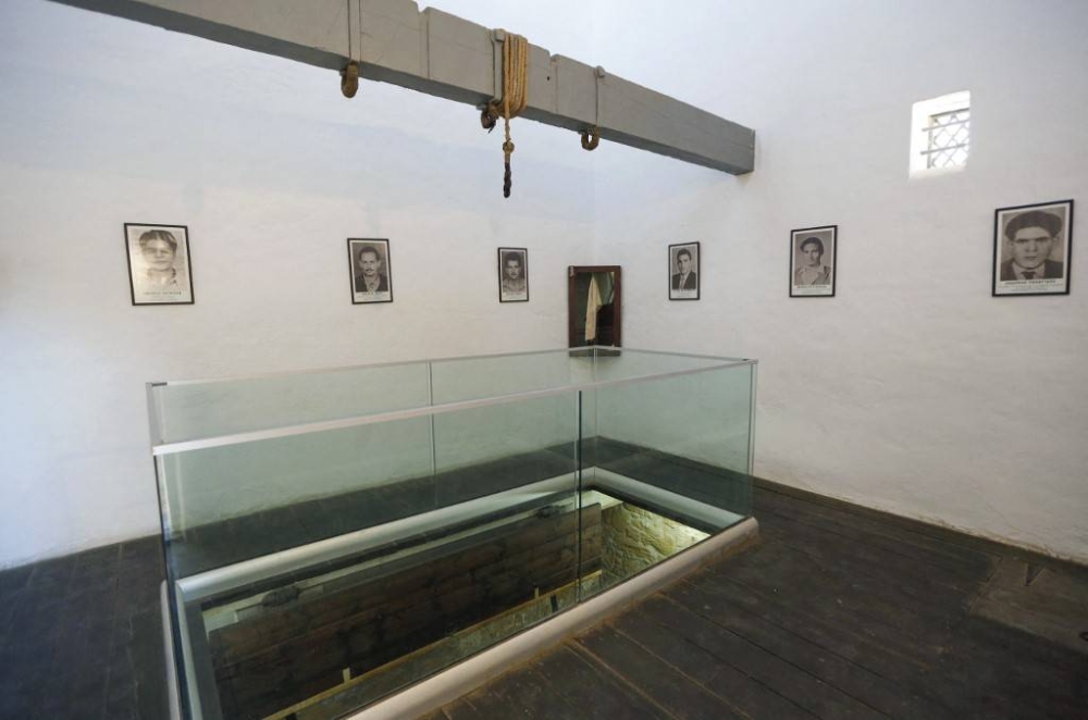 History mars ties between queen, ex-colony Cyprus | Malay Mail