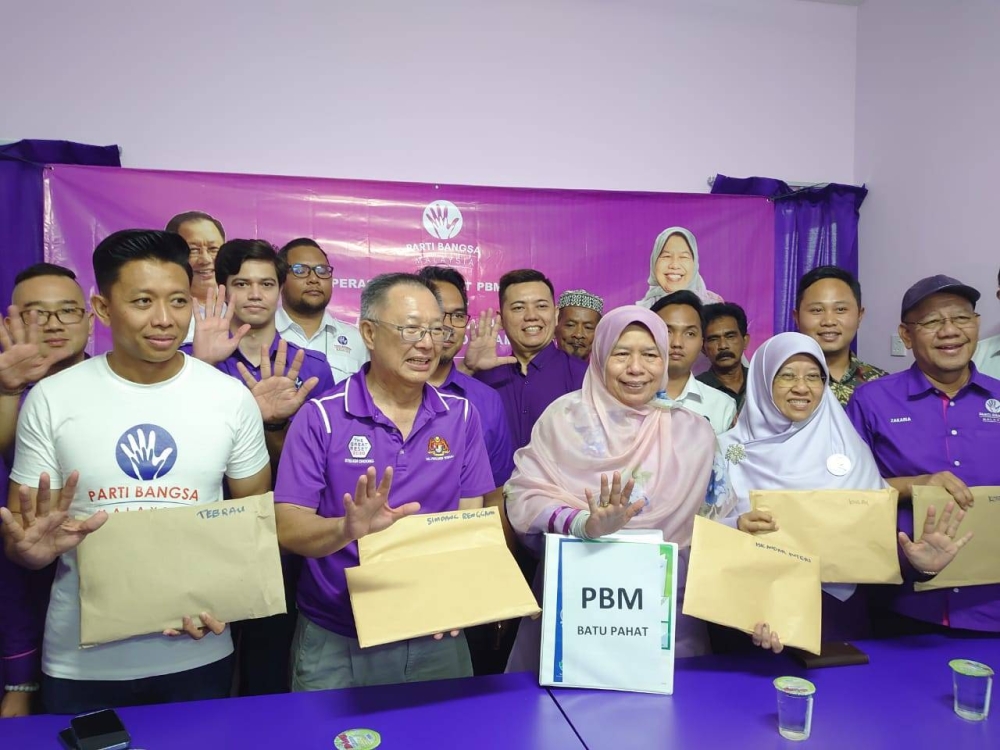 Zuraida claims three MPs, two assemblymen will join PBM before GE15 ...
