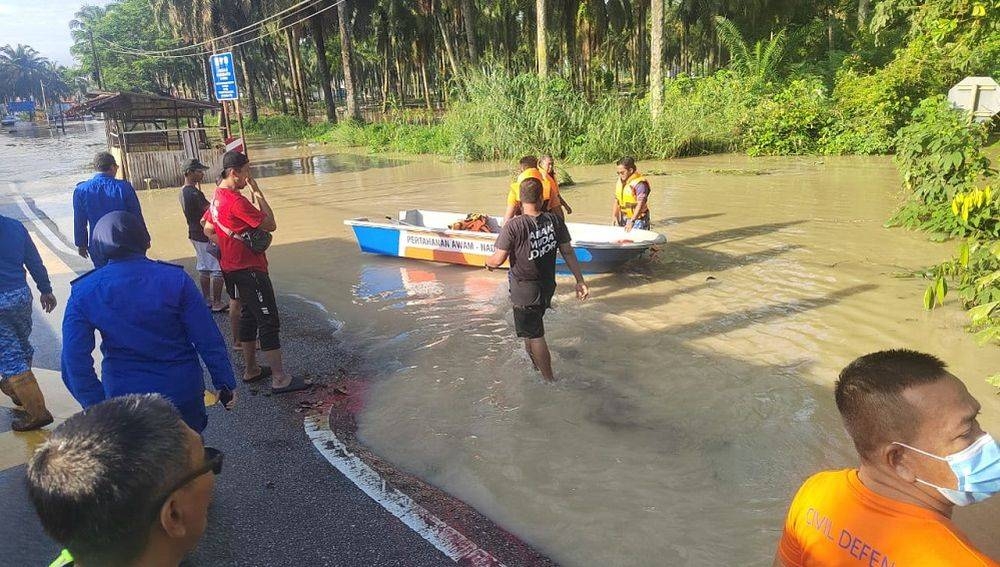 Police: 600 evacuated from homes in flood-hit Batu Pahat | Malay Mail