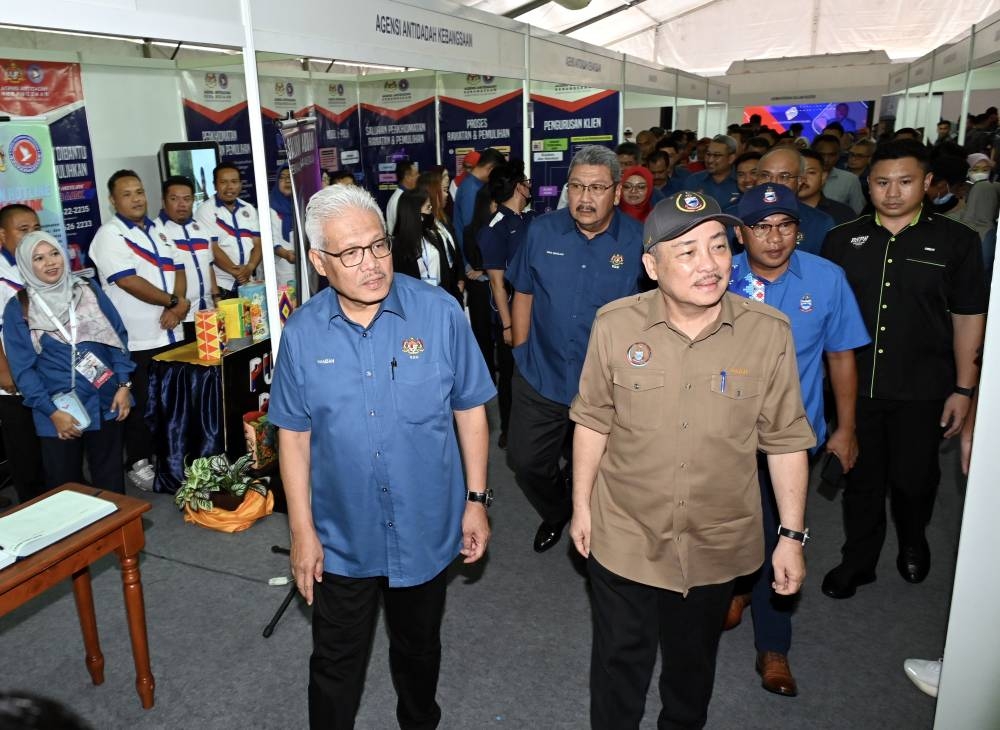 Digital data collection to resolve the problem of undocumented ...