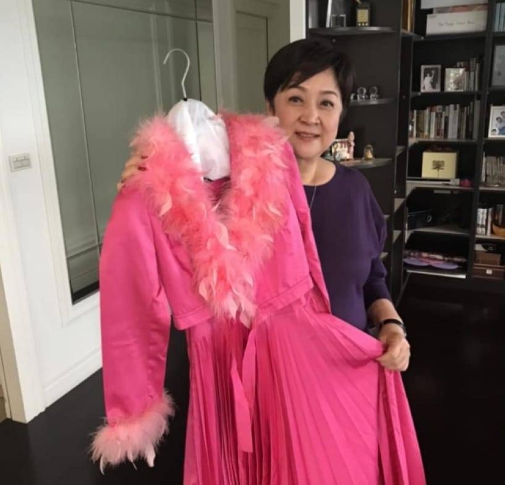 Chinese veteran actress Zhen Zhen and son went into hiding to avoid ...