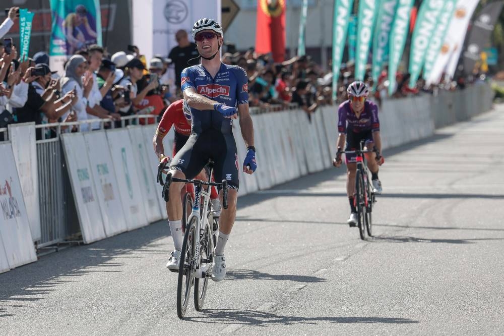LTdL 2022: Third Stage win for team Alpecin-Deceuninck as Bax wins ...