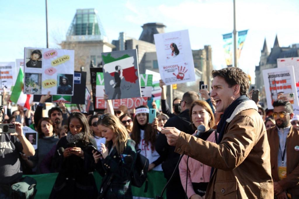 Trudeau joins Canadian demonstrators in support of Iran protests ...
