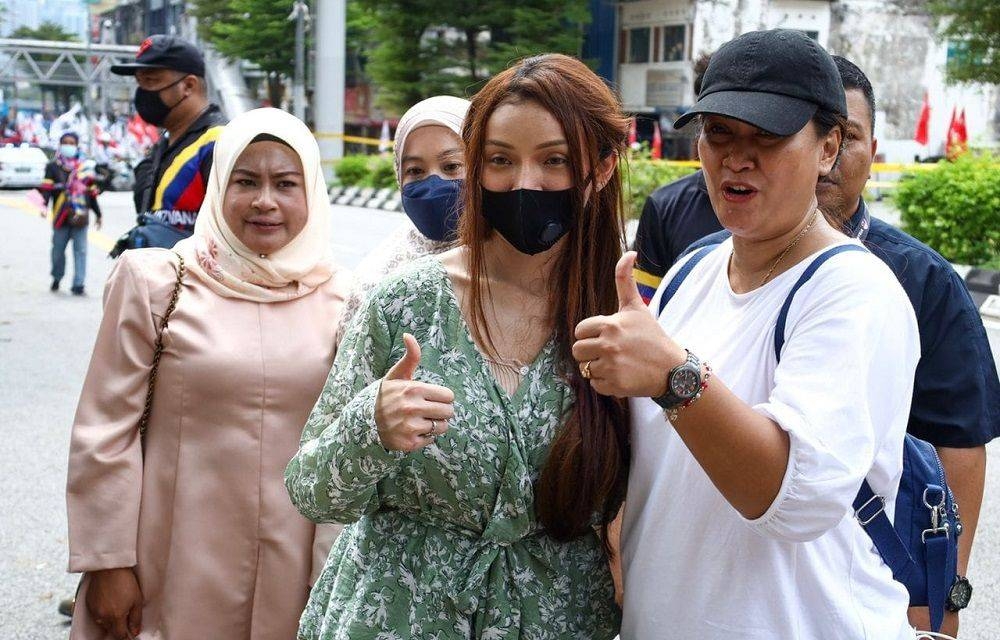 Batu candidate Cleopatra’s unique way of campaigning scores points with ...