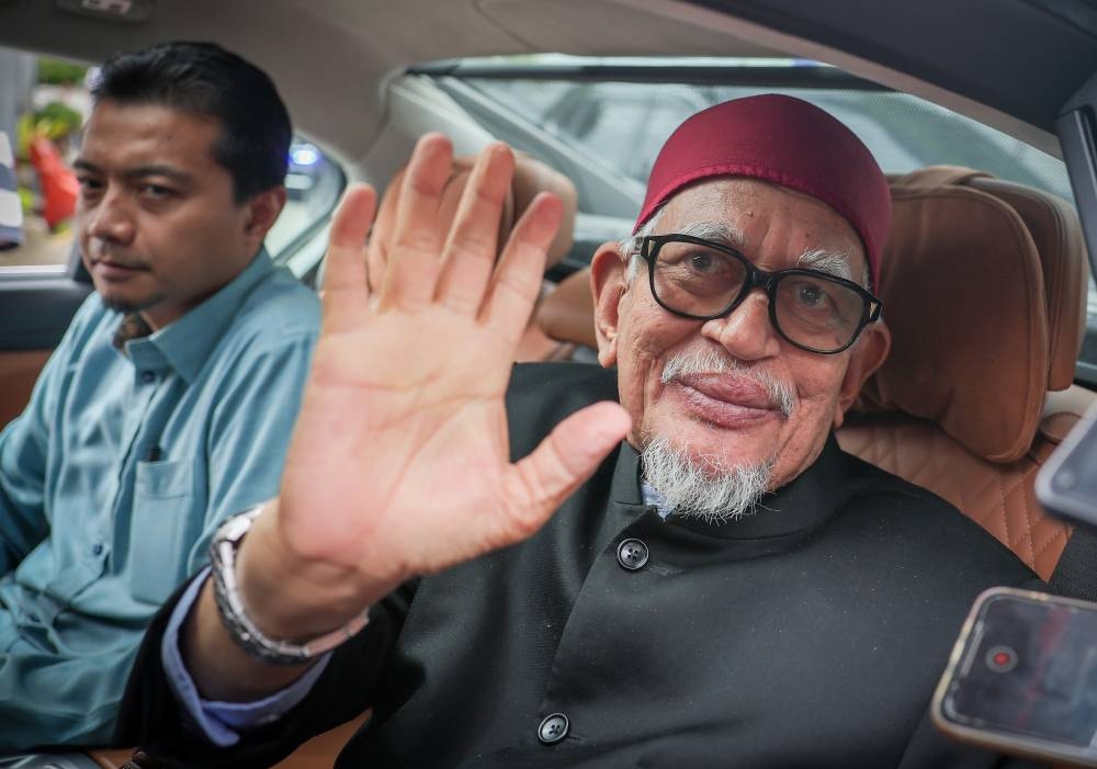 Hadi says Perikatan just waiting for invite to Istana Negara any time ...