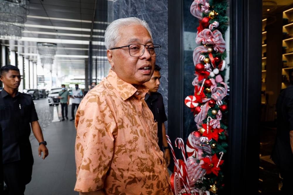 Tok Mat, Ismail Sabri, Perikatan leader seen at St Regis KL as rumours ...