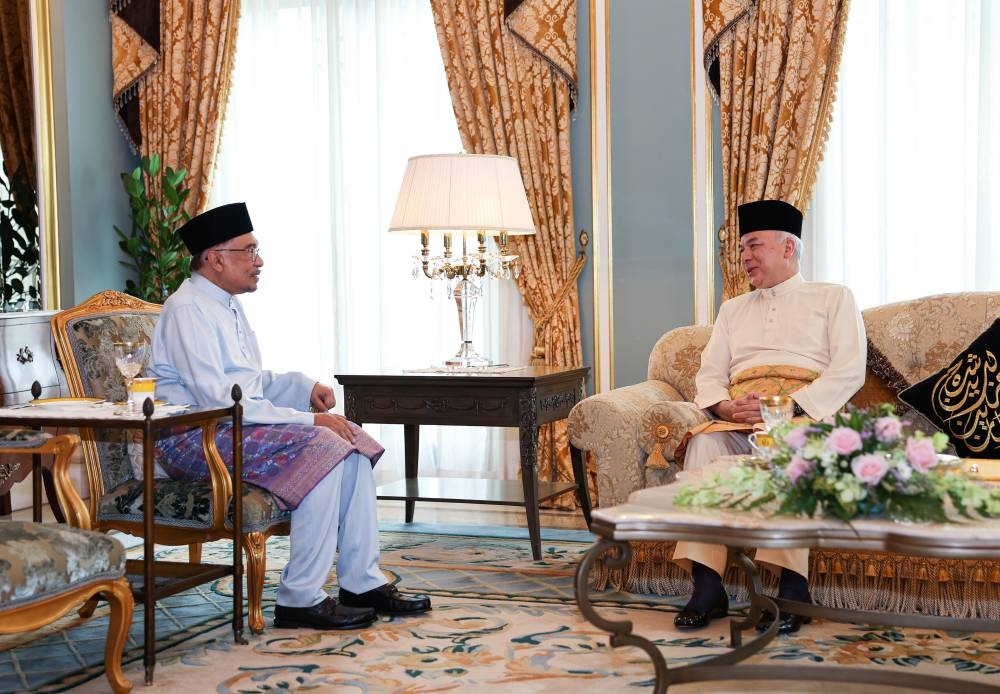 Perak’s Sultan Nazrin grants audience to PM Anwar at Istana Kinta ...