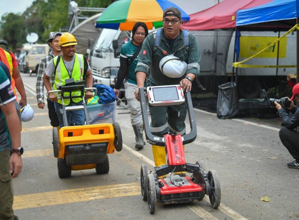 Batang Kali landslide: Rescuers focus on two areas tonight after radar ...