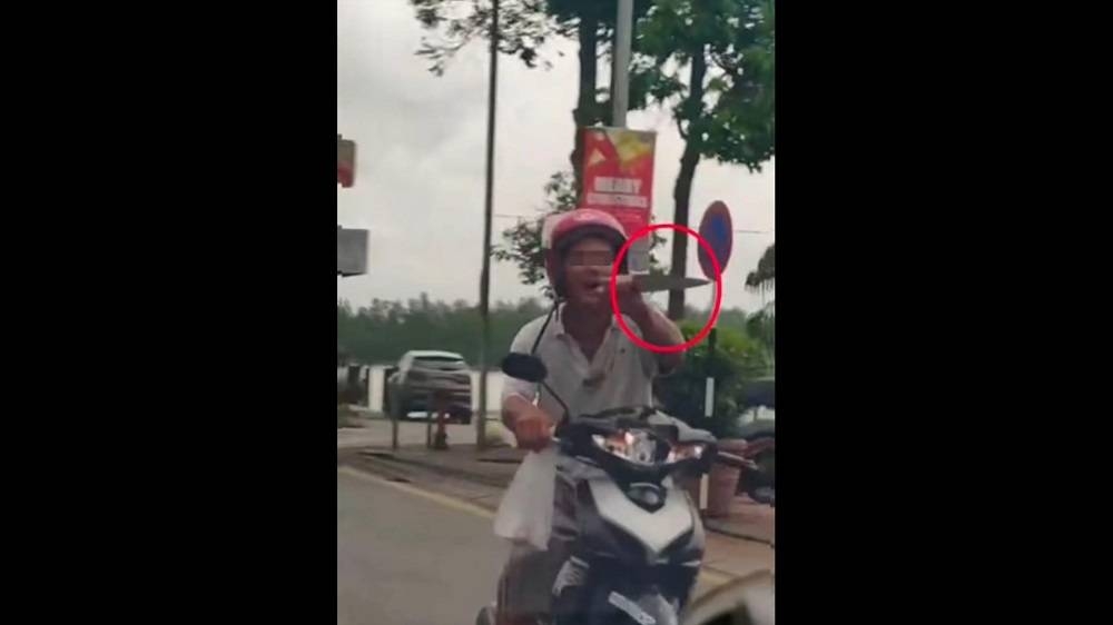 Police Nab Motorcyclist In Sibu Suspected Of Wielding Knife At Passer