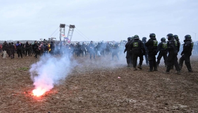 Protesters clash with police at German coal mine protest | Malay Mail