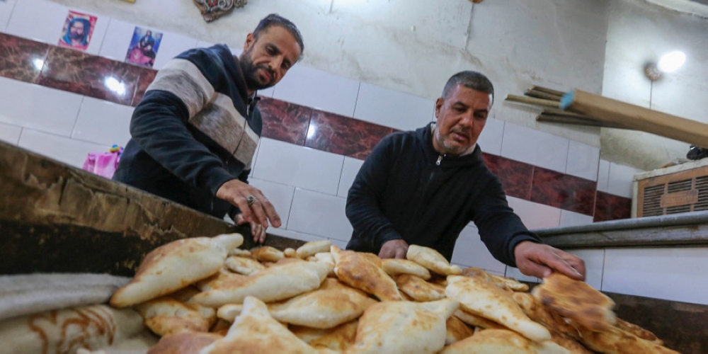 Iraqis chow down on diamond-shaped ‘samoon’ bread | Malay Mail