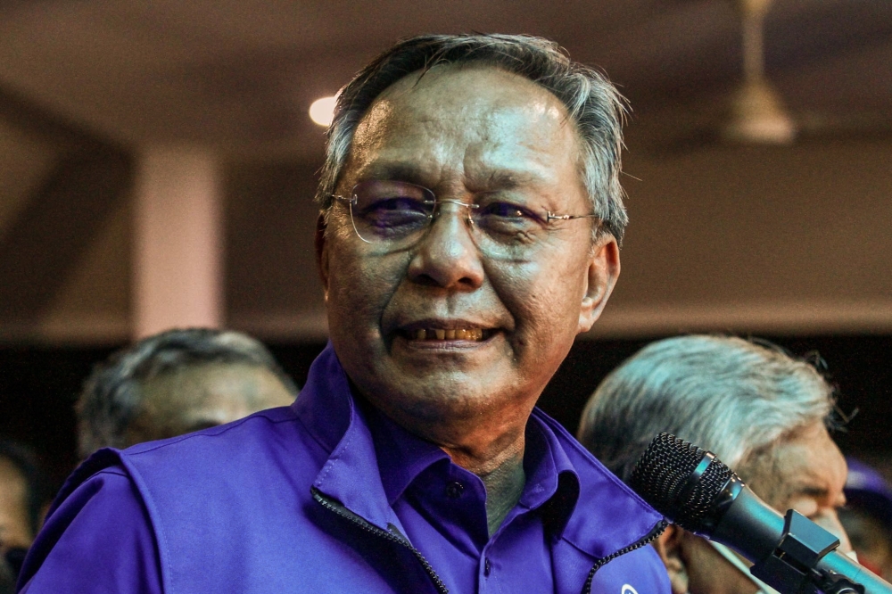 Report: Former Johor MB Hasni says he feels like Umno is bullying him ...