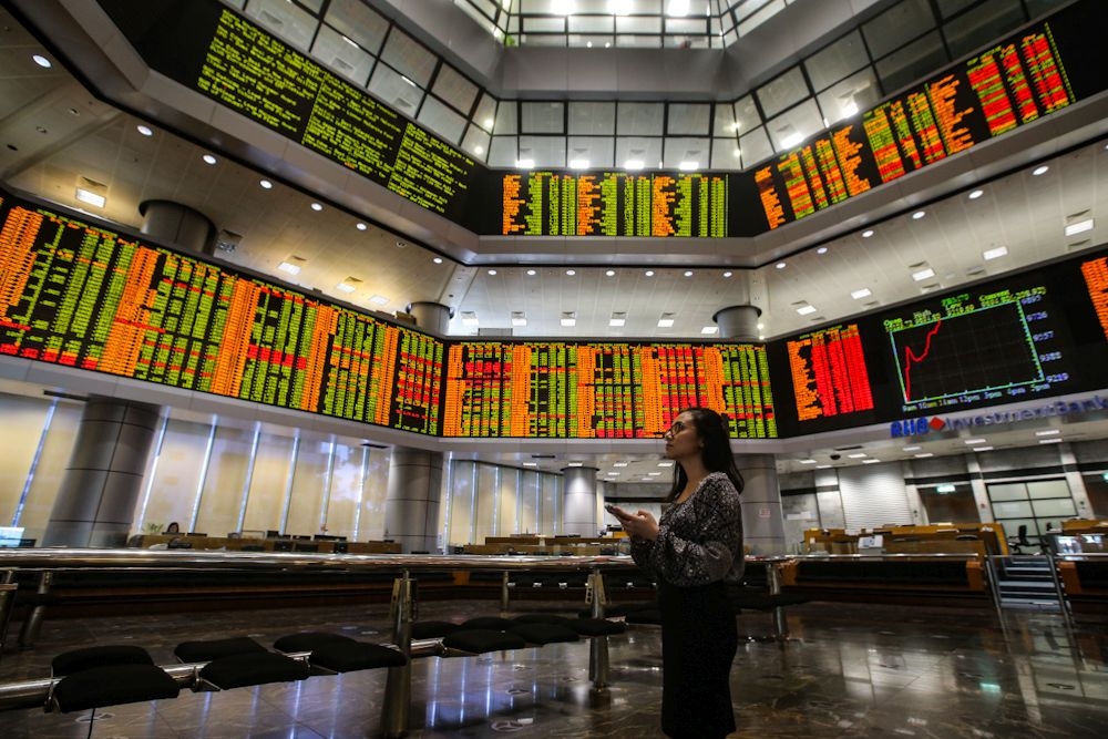 Bursa Malaysia closes at intra-day low, down 13.89 points | Malay Mail