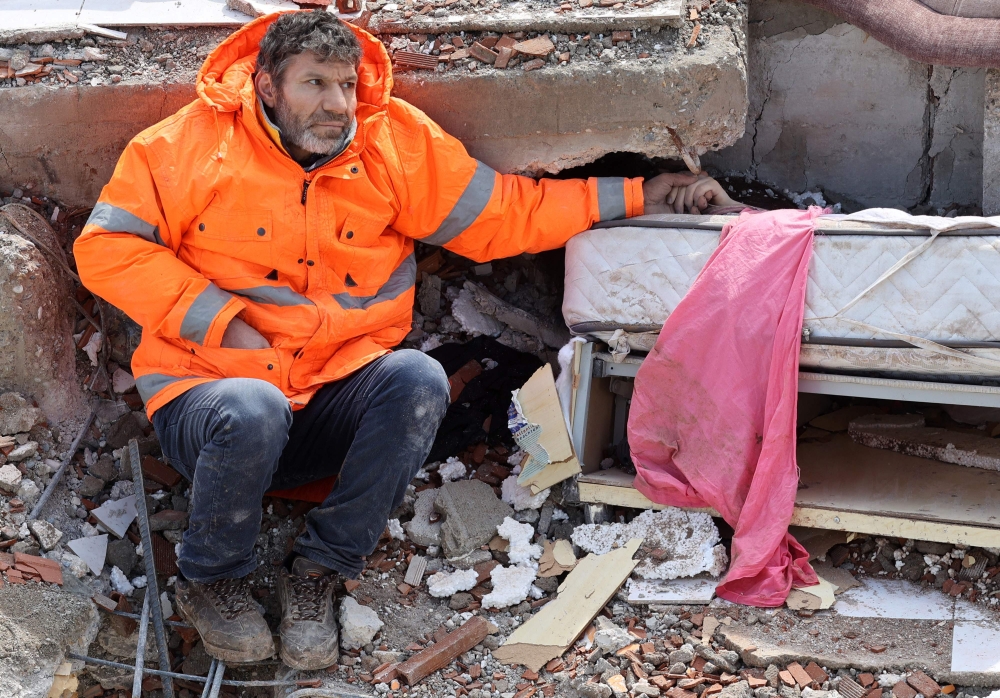 Turkish father’s pain symbolises quake tragedy | Malay Mail