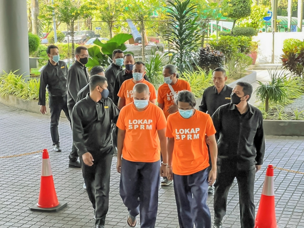 MACC arrests six over false payment claims of RM2.5m for shoddy school repairs in Selangor ...