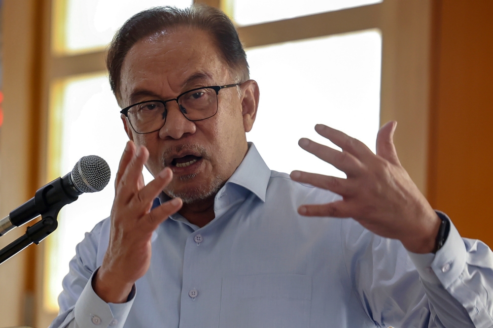 PM Anwar: Govt firm in awarding contracts in line with good governance ...