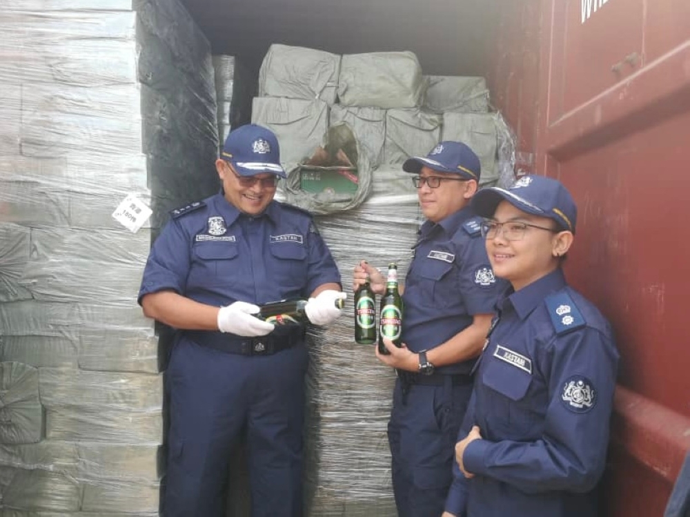 Johor Customs Dept foils attempt to smuggle alcohol worth RM5.16m ...