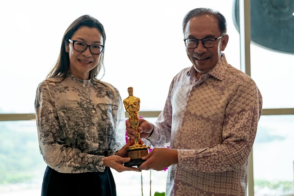 After meeting with Michelle Yeoh, PM Anwar shares Oscar winner’s ...