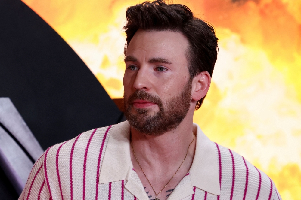 Chris Evans ‘Ghosted’ by CIA agent Ana de Armas in Apple romantic ...