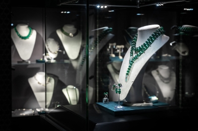 Jewellery with Nazi links fetches over US$155m at controversial auction ...