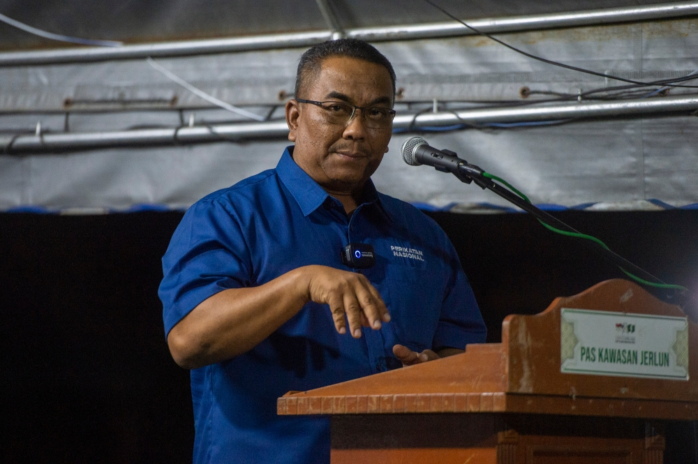 After losing suit, Kedah MB Sanusi says sorry to Amanah’s Mahfuz for ...