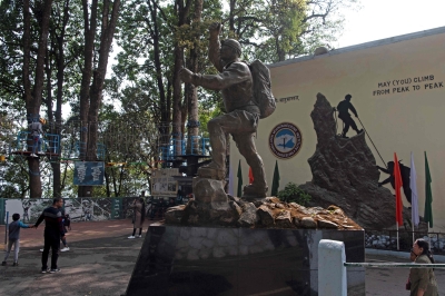 Seventy years after first summit, Everest keeps giving - TrendRadars