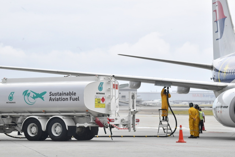 Can sustainable aviation fuel make flying green? Here’s why it may not ...