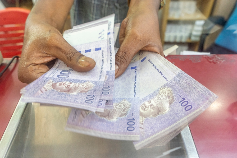 Ringgit ends lower against the US dollar | Malay Mail