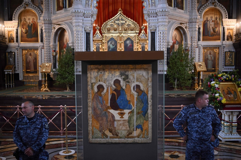 Russia’s spiritual leader praises Putin for giving Church treasured ...