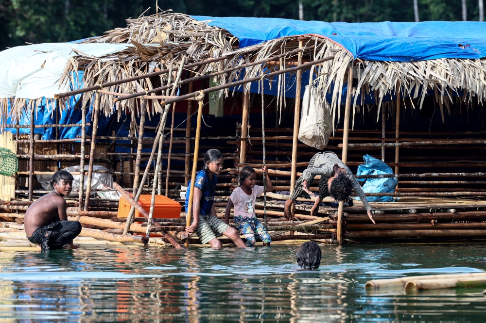 Scorching heat forces Semaq Beri tribe in Terengganu to escape into ...