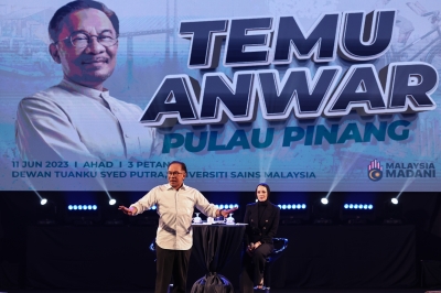 Read more, use knowledge for the people, PM Anwar tells political ...