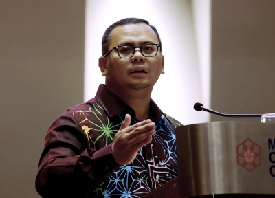 State polls: Amirudin to seek audience before Selangor Sultan leaves ...