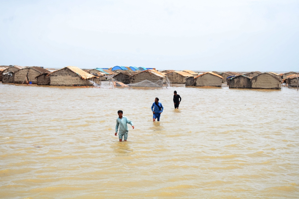 ‘Disaster’ Cyclone Biparjoy weakens after ramming India’s coast | Malay ...