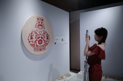 Malaysian artist Red Hong Yi brings ‘eggshell’ artwork to Eslite KL’s ...