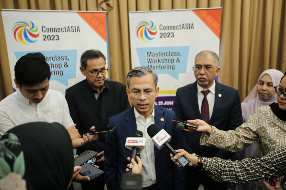 After dig by Muda, Fahmi says Pakatan to prioritise seat talks with BN before discussing with ...