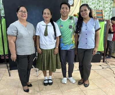 Janitor in Philippines graduates from kindergarten at 42, will join ...