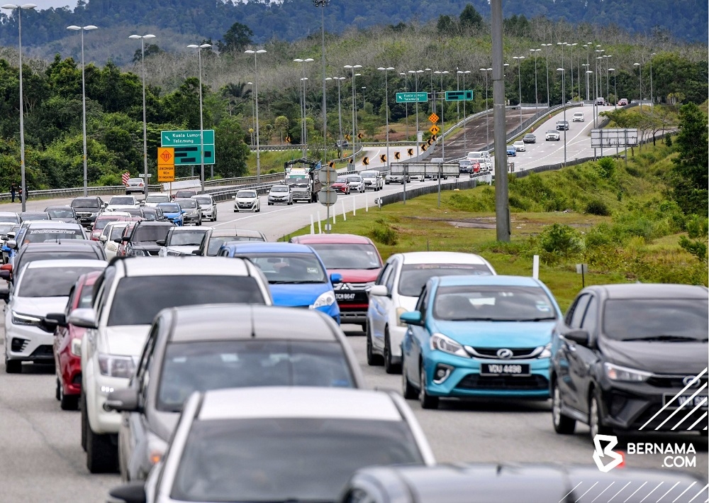 Heavy traffic in Gua Musang as city dwellers return after Aidiladha ...