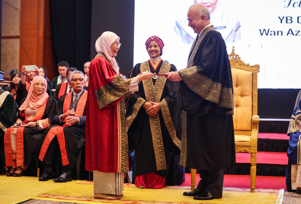 Dr Wan Azizah conferred Academy of Medicine Malaysia honorary ...