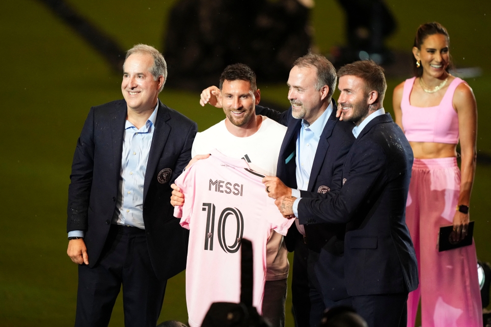 Inter Miami officially welcome Lionel Messi, sign Sergio Busquets ...