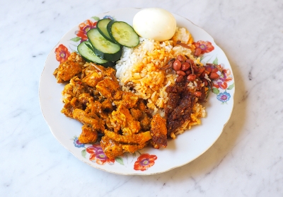 Get your 'pork rendang nasi lemak' fix at PJ's Chuan Lee Restaurant ...