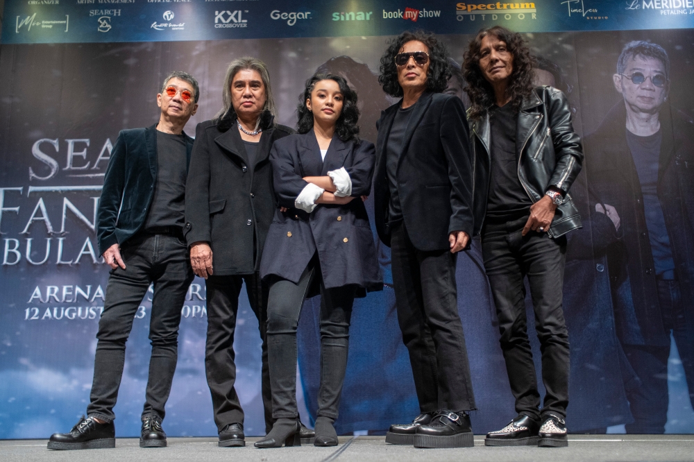 Malaysian rock band Search 40th anniversary 'Fantasia Bulan Salju ...